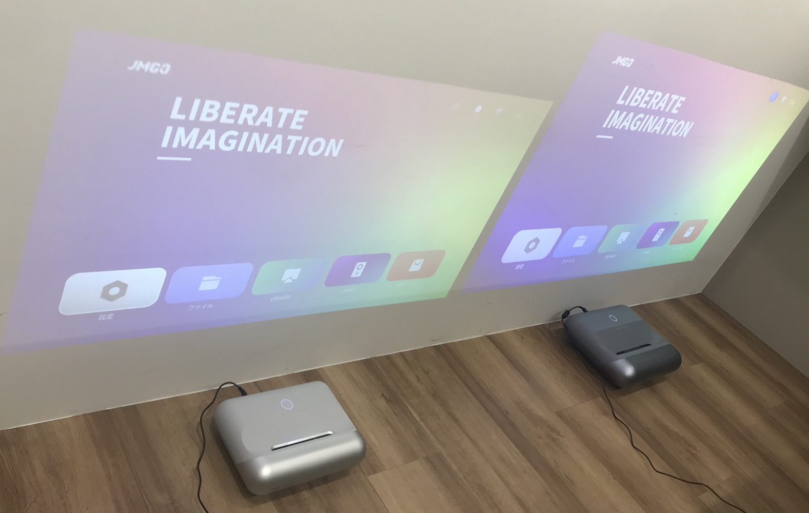 【比較レビュー】JMGO O1 ProとJMGO O1を実際に使って投影比較しました。 | Glimpse [グリンプス]